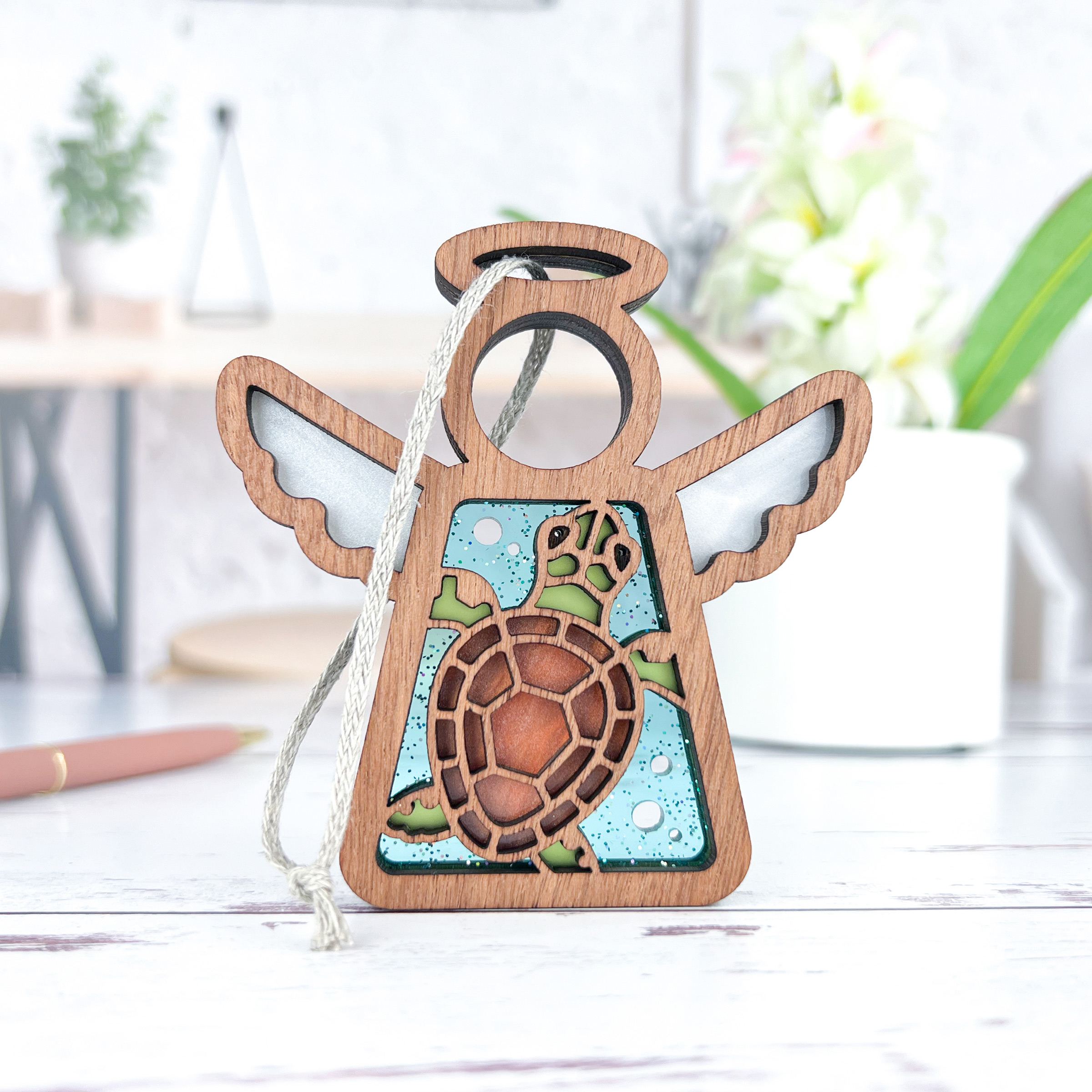 Delightful Sea Turtle Ornament for Beach House Decor and Gifting